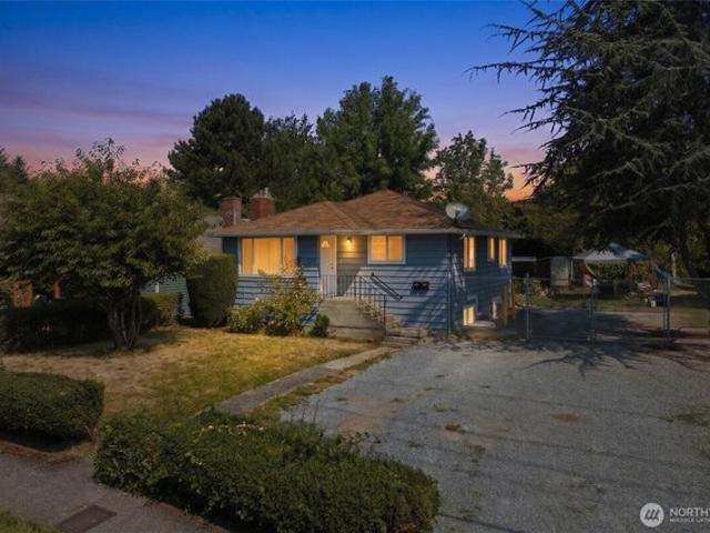 4424 S Holly St, Seattle, WA 98118