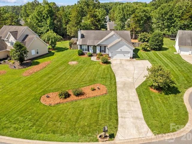 4425 Derbyshire Ln, Matthews, NC 28104