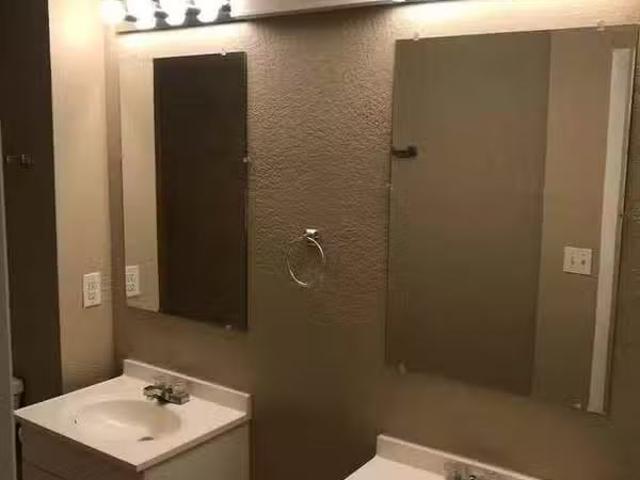 4425 Eastridge 4419 Eastridge