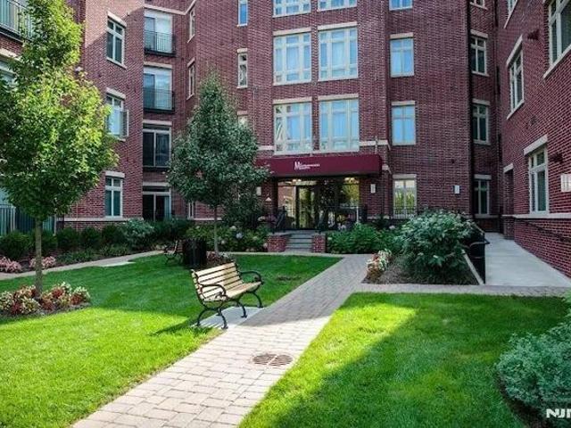 4425 Riverview Ave Unit 425, Englewood, NJ 07631