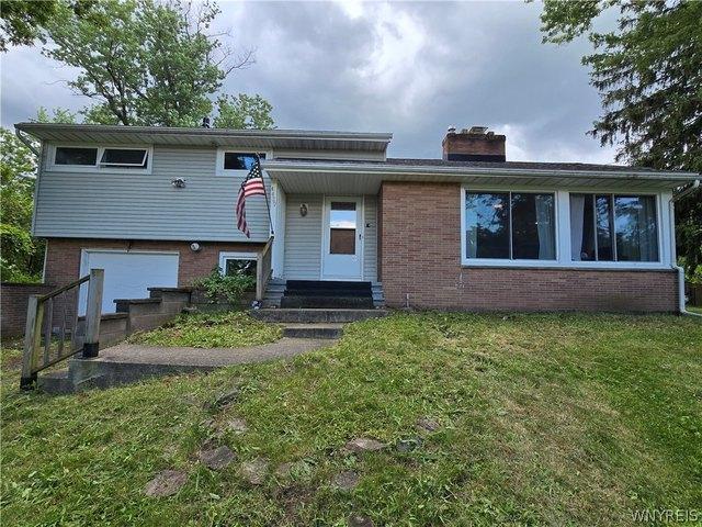 4429 Lake Ave, Lockport, NY 14094
