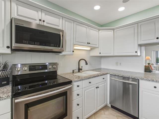 4420 Exeter Dr, Unit 303, Longboat Key, FL 34228 | MLS #TB8455