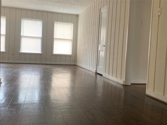 4420 Roseland Street 05