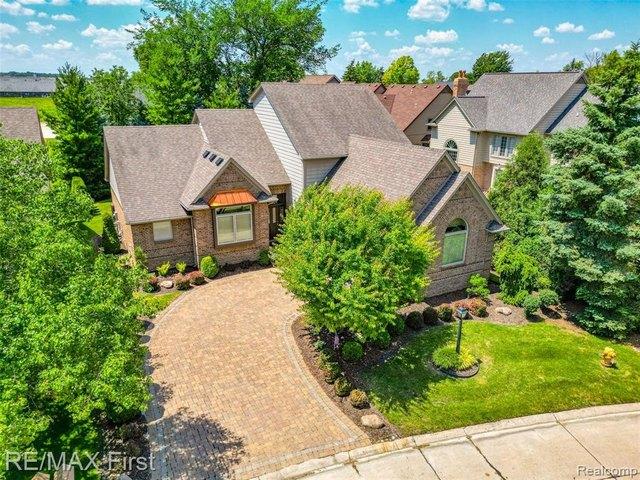 44215 Riverview Ridge Dr, Clinton Township, MI 48038
