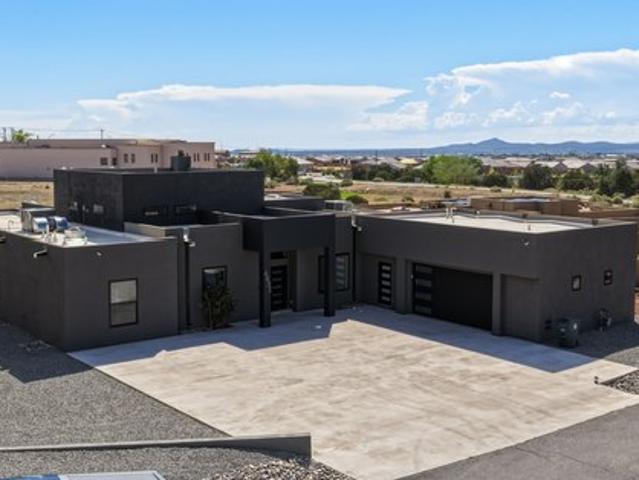 4421 Mission Bend, Santa Fe, NM 87507