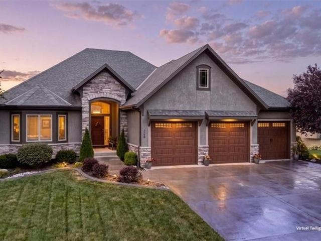 4421 N 142nd St, Basehor, KS 66007