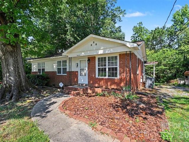 4421 Knollcrest Dr, Charlotte, NC 28208