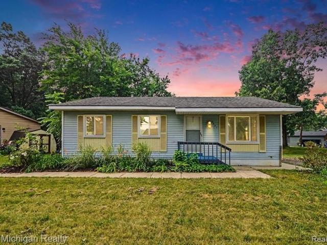 4421 Lamson Dr, Waterford Township, MI 48329