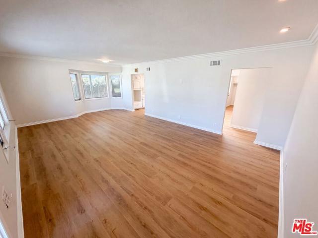 4421 Stanbridge Avenue