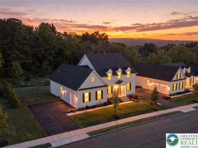 4421 Stonebridge Dr, Upper Saucon Township, PA 18015