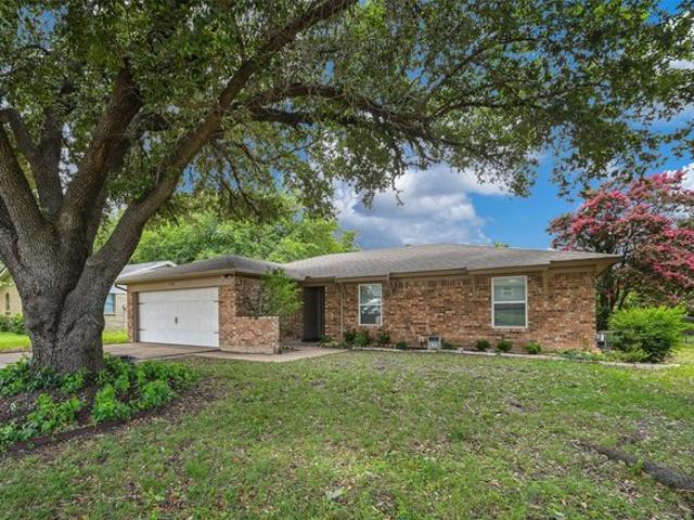 4421 Tiptop St, Haltom City, TX 76117