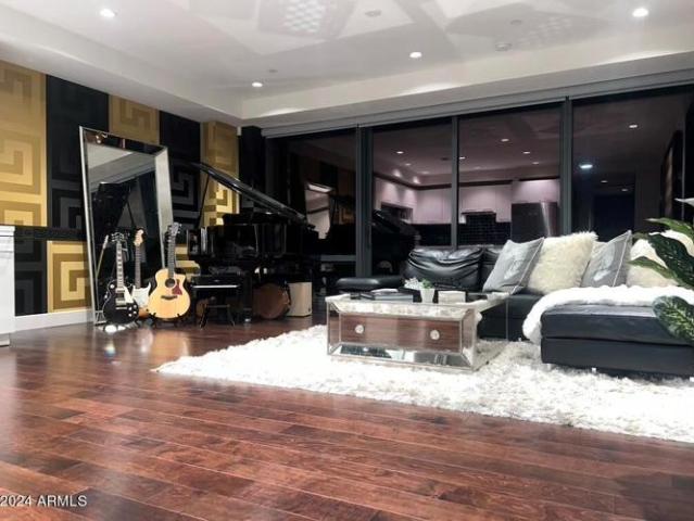 4422 N 75th St #2010, Scottsdale, AZ 85251