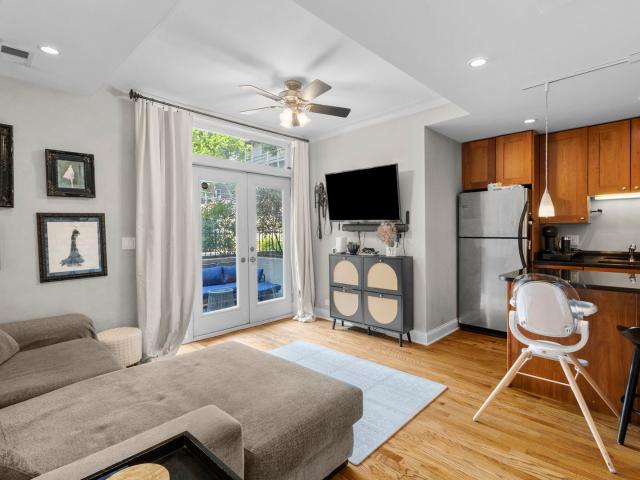 4422 N Ashland Ave, Unit G, Chicago, IL 60640 | Compass