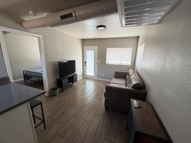 4422 N Longview Avenue # Apt 4