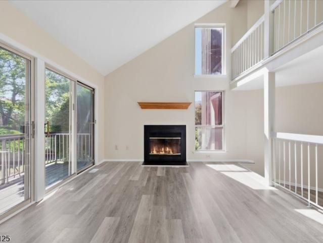 4422 Bloomingdale Dr