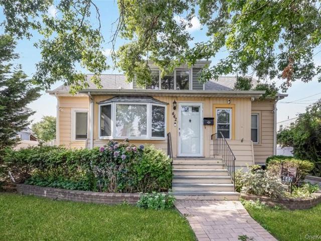 442 Cedar St, Uniondale, NY 11553