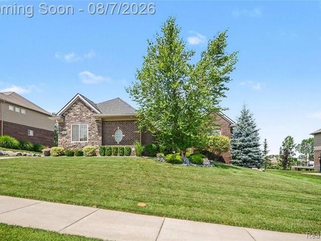 442 Overlook Dr, Oxford Township, MI 48371