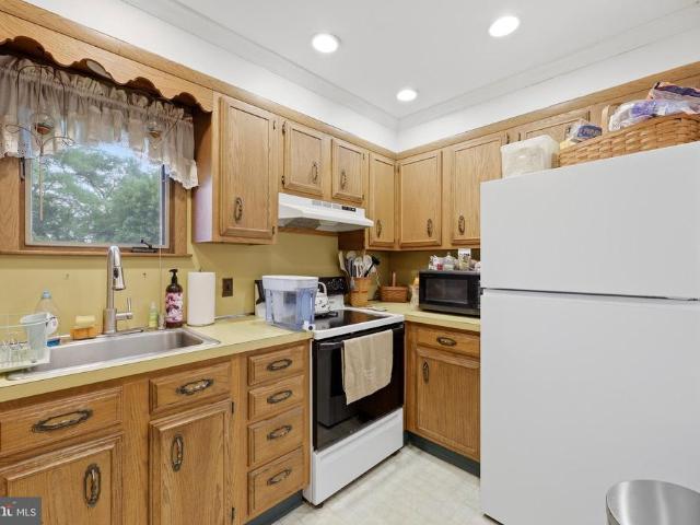 442 Lakeside Drive