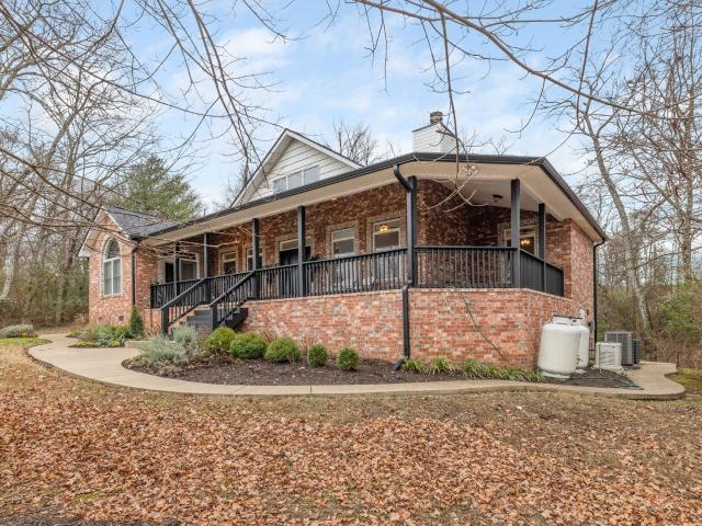 442 Lakeview Cir