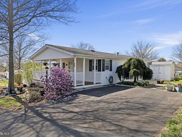 442 Manor House Ln, Souderton, PA 18964