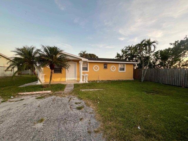 442 N Cocoanut Rd, Pahokee, FL 33476