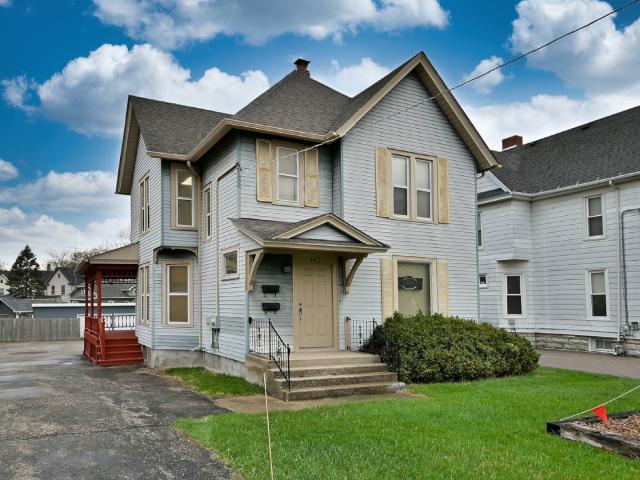 442 N Lake Street N