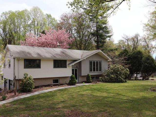 442 Surrey Ln Unit A, Fairfield, CT 06824
