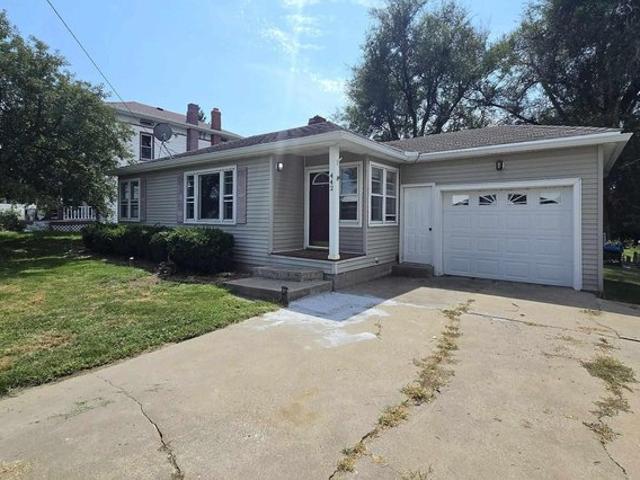 442 W Collins St, Mendon, IL 62351