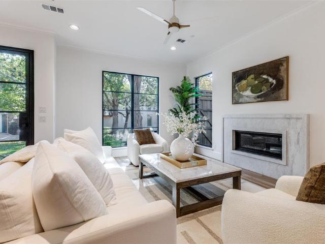 4434 Glenwick Lane
