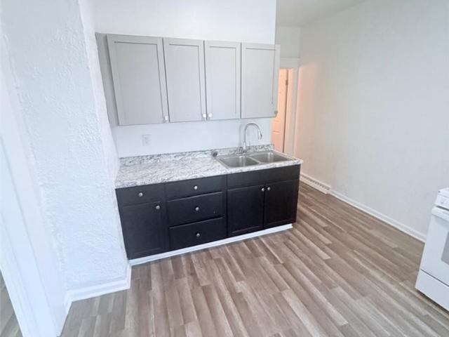 4434 Pearl Road 3