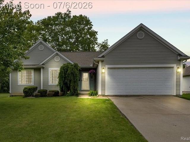 4436 Maplewood Meadows Ave, Burton, MI 48439