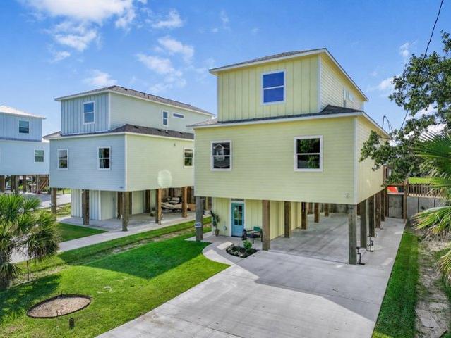 4436 Shady Lake Dr, Seabrook, TX 77586