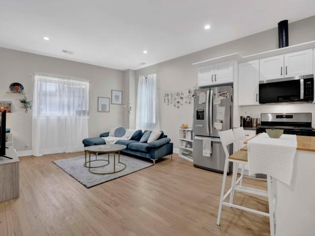 4437 N Broadway Street # 2R