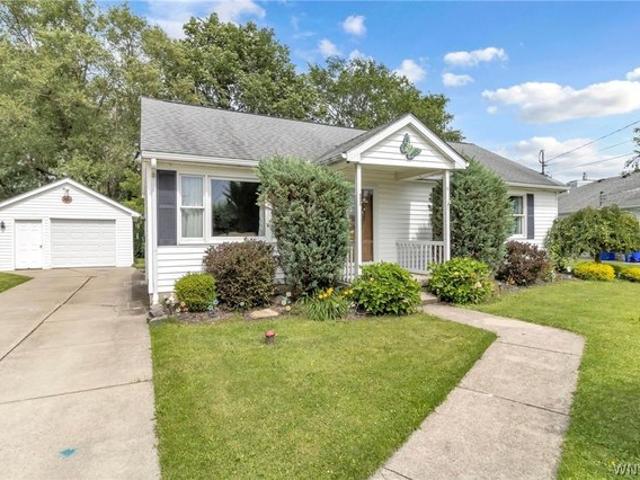 4437 Willow Ln, Hamburg, NY 14075