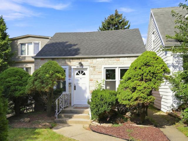 4438 N Narragansett Avenue