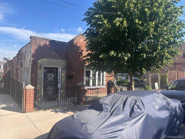 4438 Furman Ave, Bronx, NY 10466