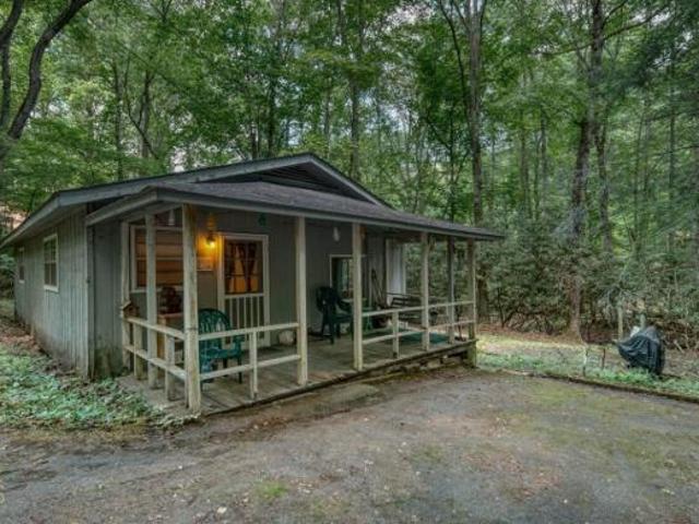 4438 White Oak Dr, Hiawassee, GA 30546
