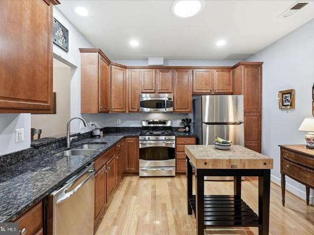 44397 Oakmont Manor Square