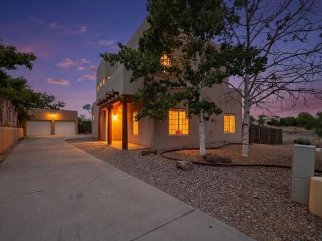 4439 Chamisa Path Rd, Santa Fe, NM 87507