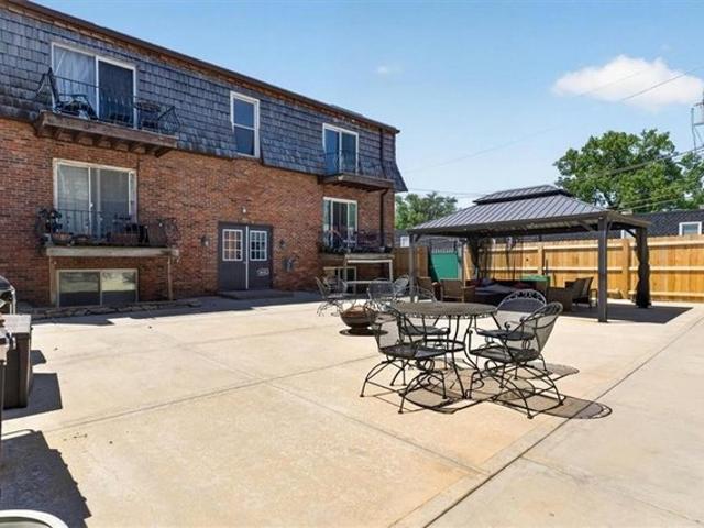 4430 Jarboe St Apt 2, Kansas City, MO 64111