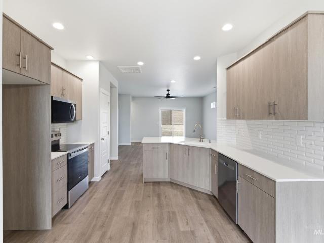 4432 N Alameda Creek Ave