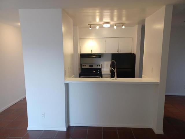 4432 Buena Vista Street # 202