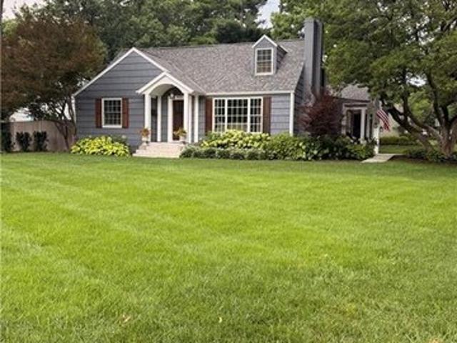 4432 Tomahawk Rd, Prairie Village, KS 66208