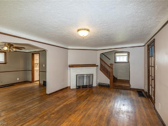 4432 W 58th
