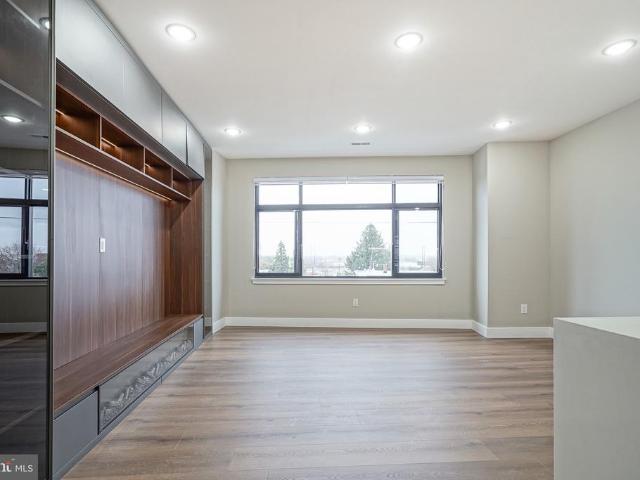 4432 00 Wingate Street # 102