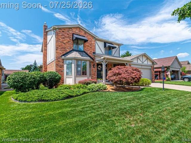 44333 Pentwater Dr, Clinton Township, MI 48038
