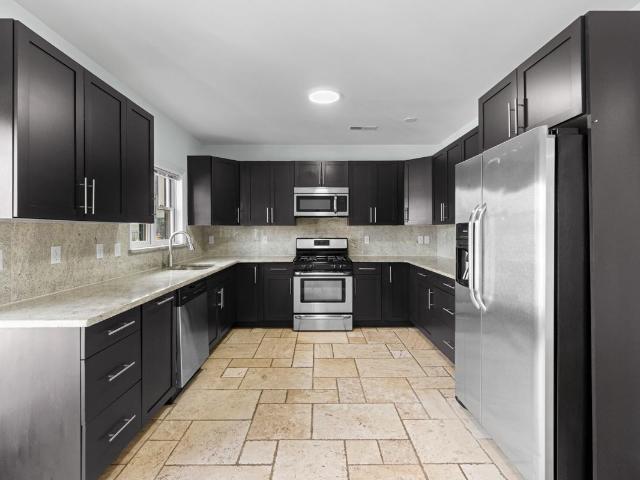 443 2 Whiton St # 2