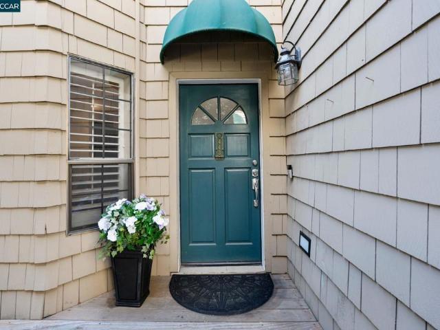 443 College Ave