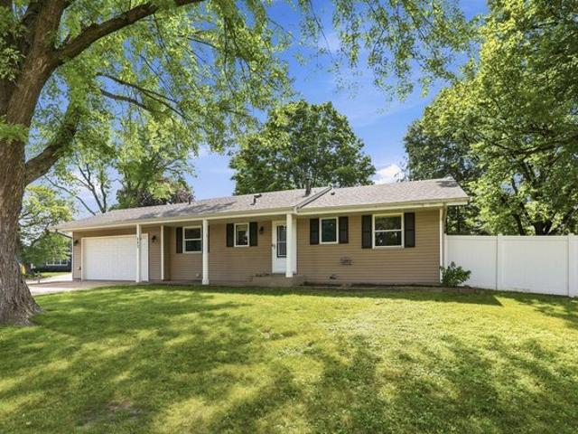 443 Cord Cir, New Brighton, MN 55112