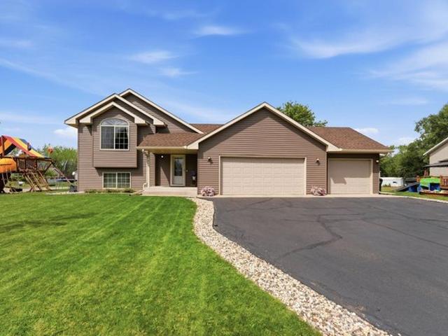 443 Cedarwood Ct, Waite Park, MN 56387